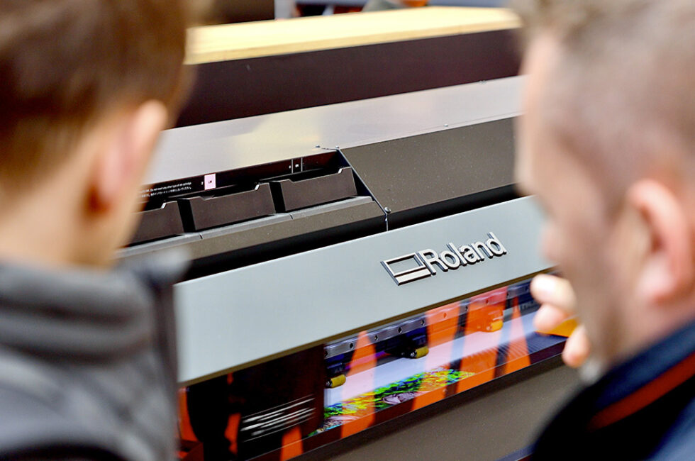Roland DG mostrará en Graphispag su tecnología más versátil - NewsPackaging